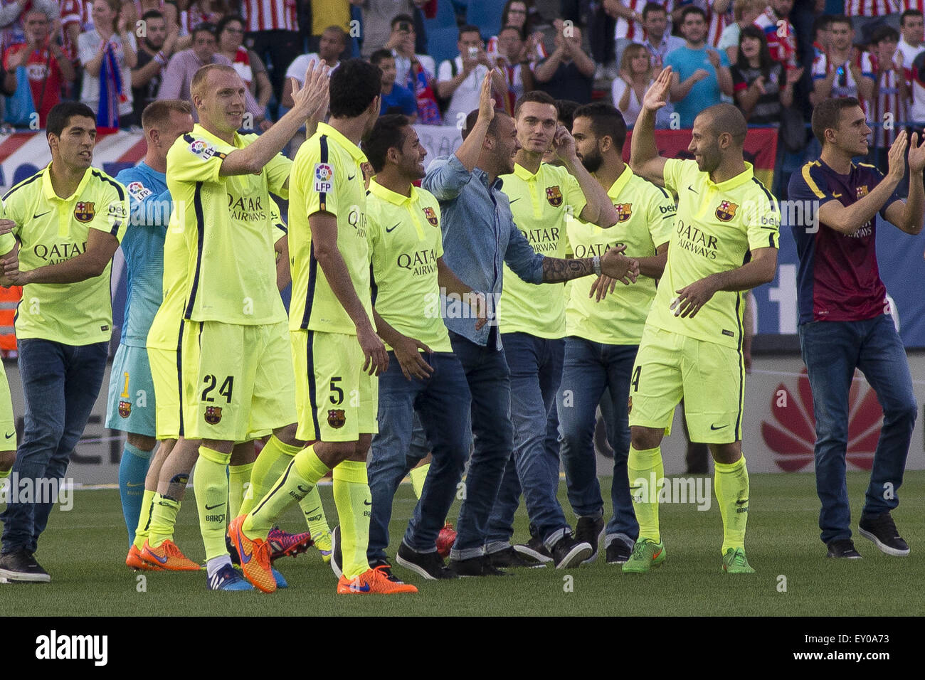FC Barcelona celebrate winning the 2014/15 Spanish La Liga with a 1-0 ...