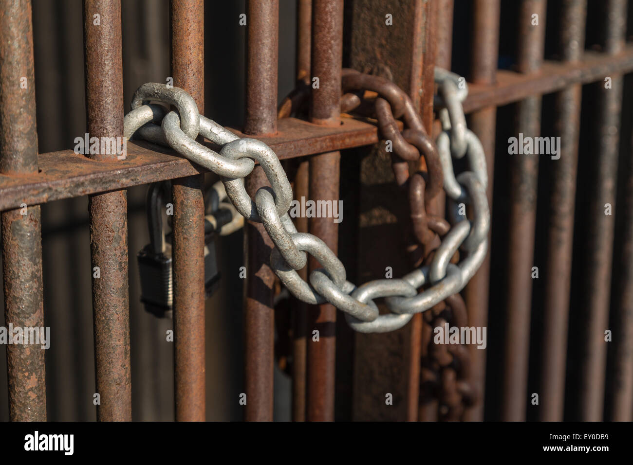 Chain lock gate hi-res stock photography and images - Alamy