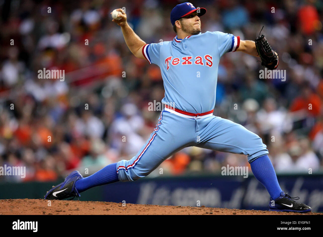 Houston, TX, USA. 18th July, 2015. Texas Rangers relief pitcher Shawn ...
