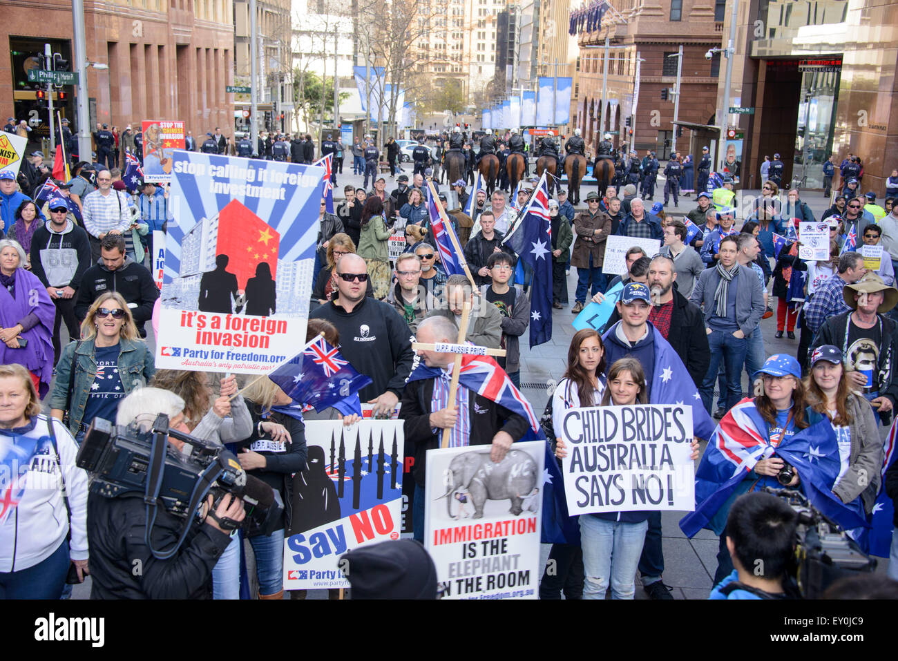 Sydney, Australia. 19th July, 2015. Riot and Public Order police squads ...