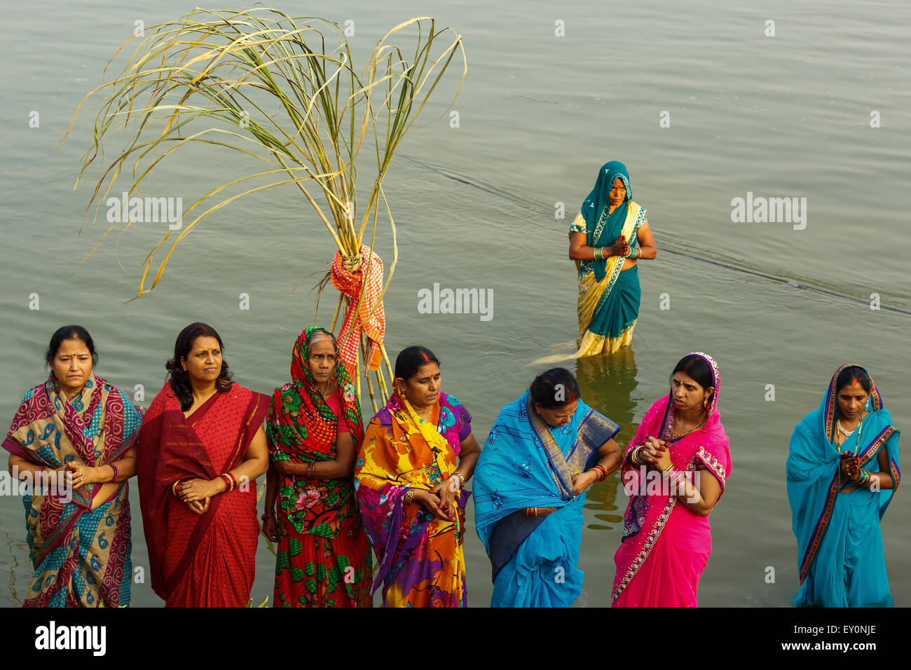 Indian women ganges river hi-res stock photography and images - Alamy