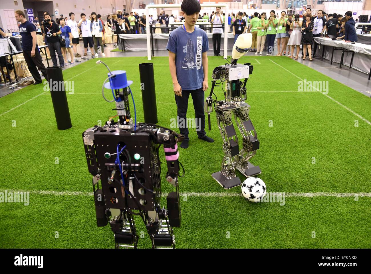 Hefei, China's Anhui Province. 19th July, 2015. Robots play football ...
