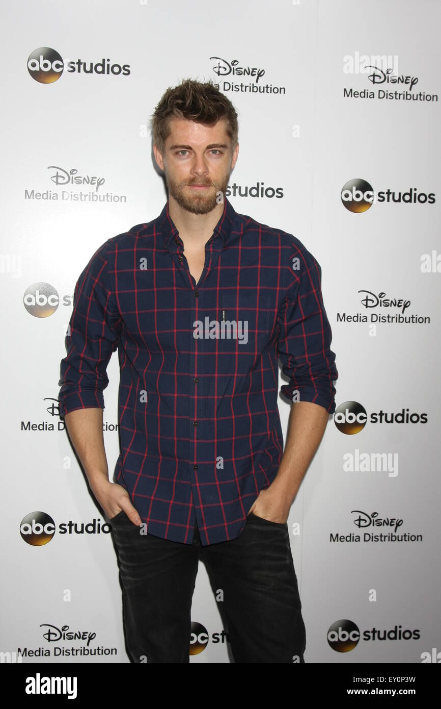 Luke mitchell hi-res stock photography and images - Alamy