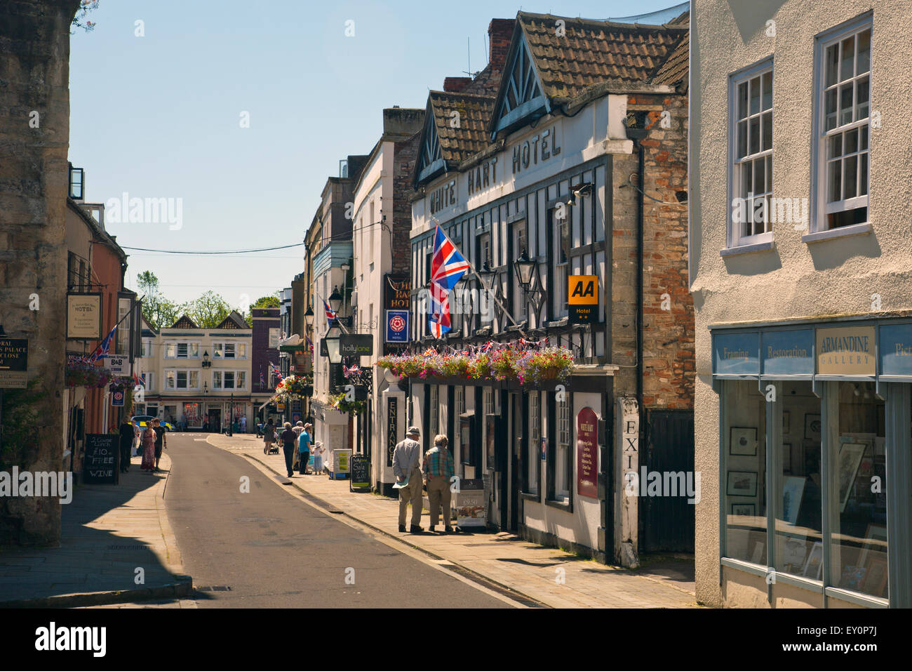 Sadler Street in the historic city of Wells, Somerset, England, UK ...