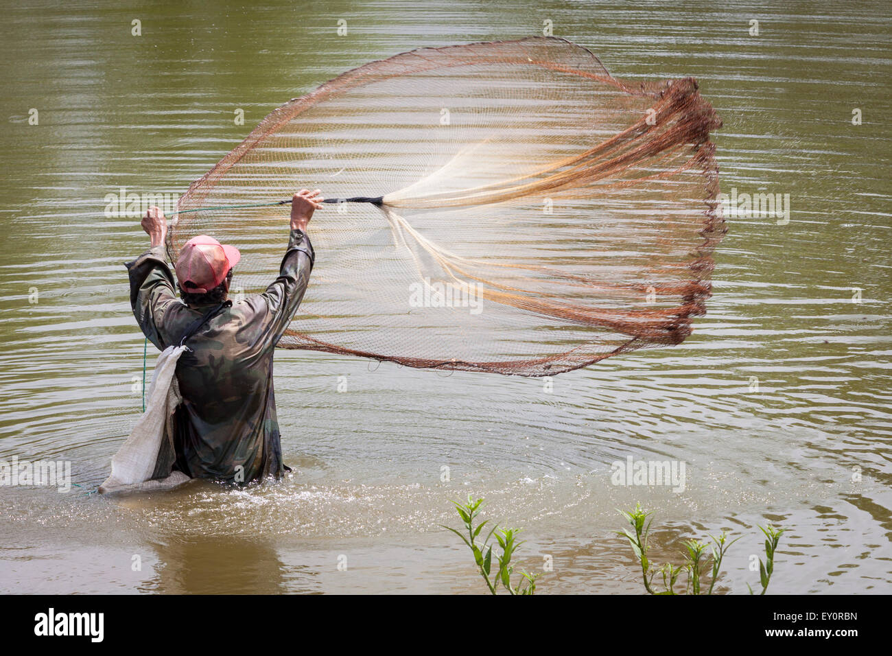 Throwing net for fishing hi-res stock photography and images - Alamy