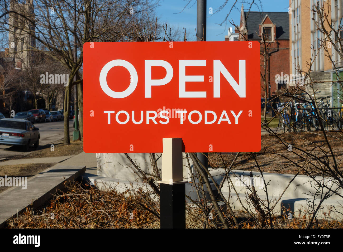 University of chicago uchicago tour hi-res stock photography and images ...