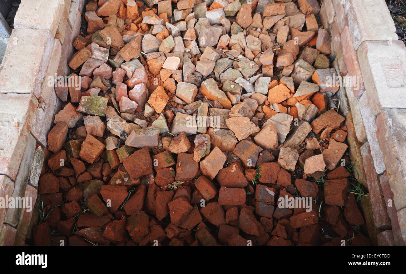 Bricks pile background hi-res stock photography and images - Alamy