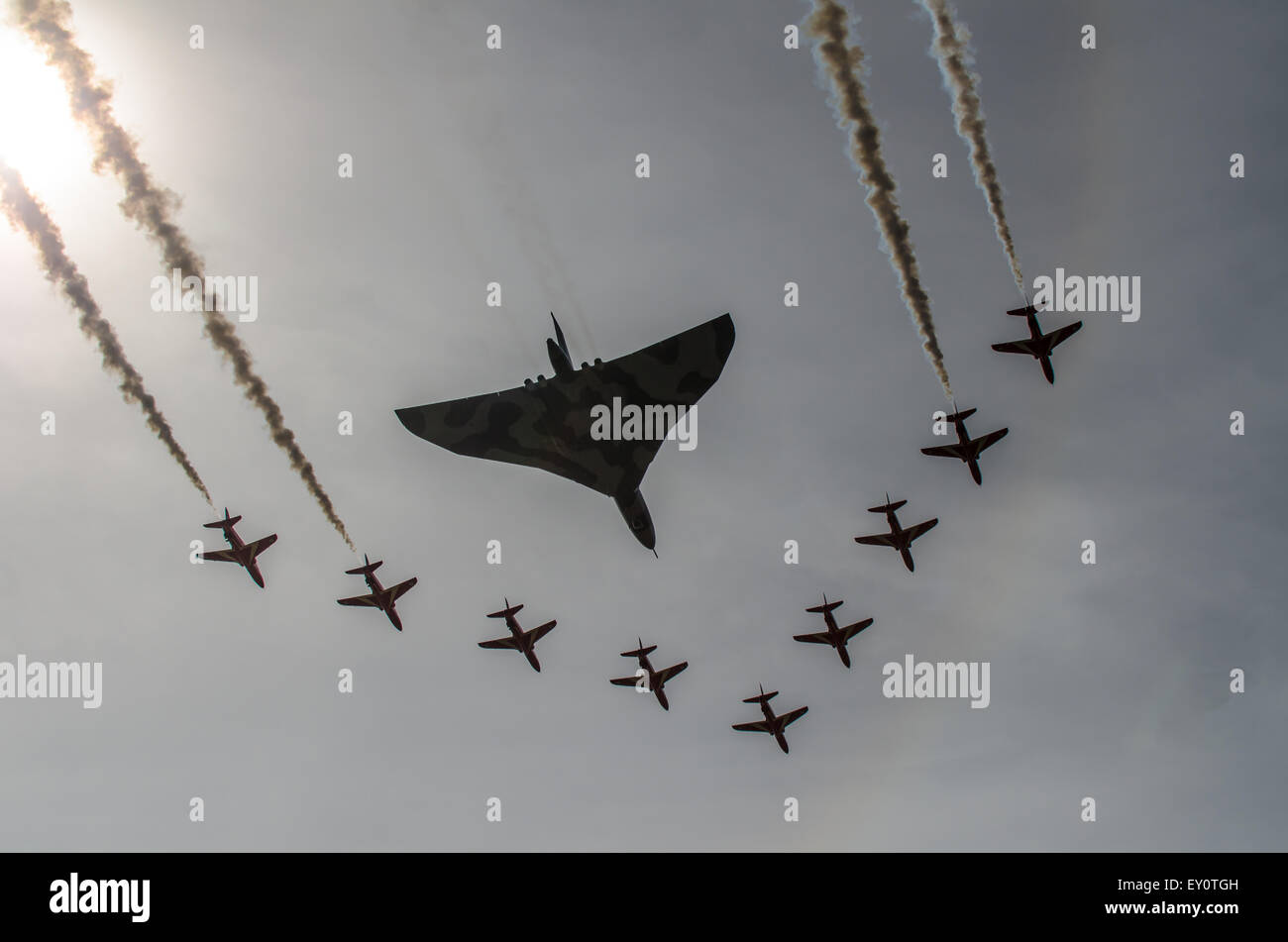 Avro Vulcan B2 XH558 joined in a rare formation with the RAF's display ...