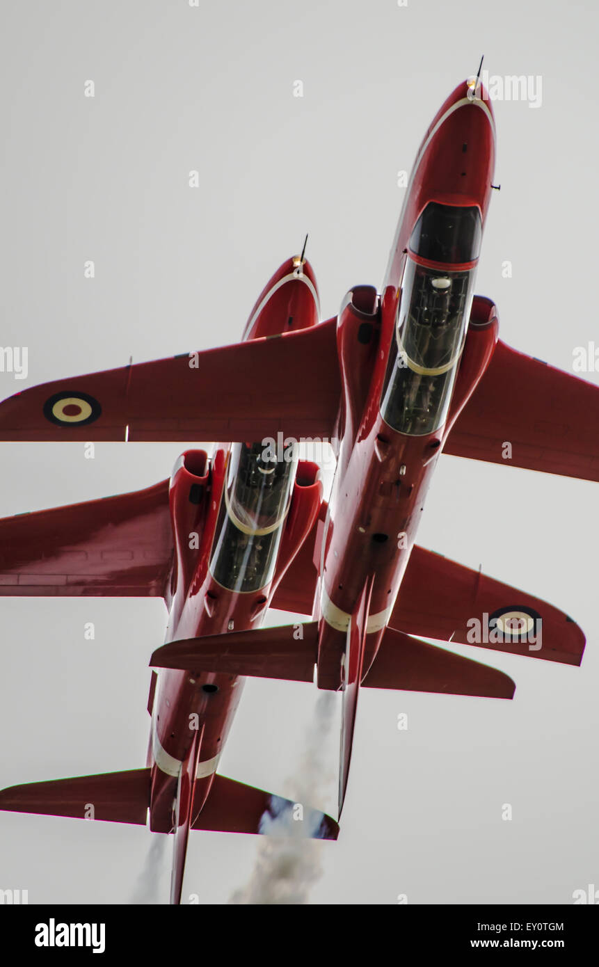 Red arrows synchro pair hi-res stock photography and images - Alamy
