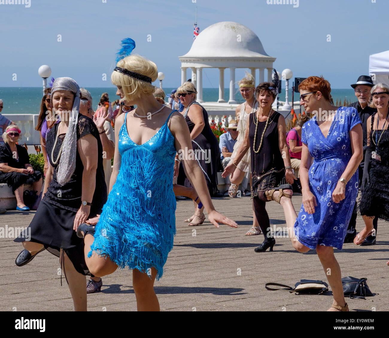 1920s flapper dancing hi-res stock photography and images - Alamy