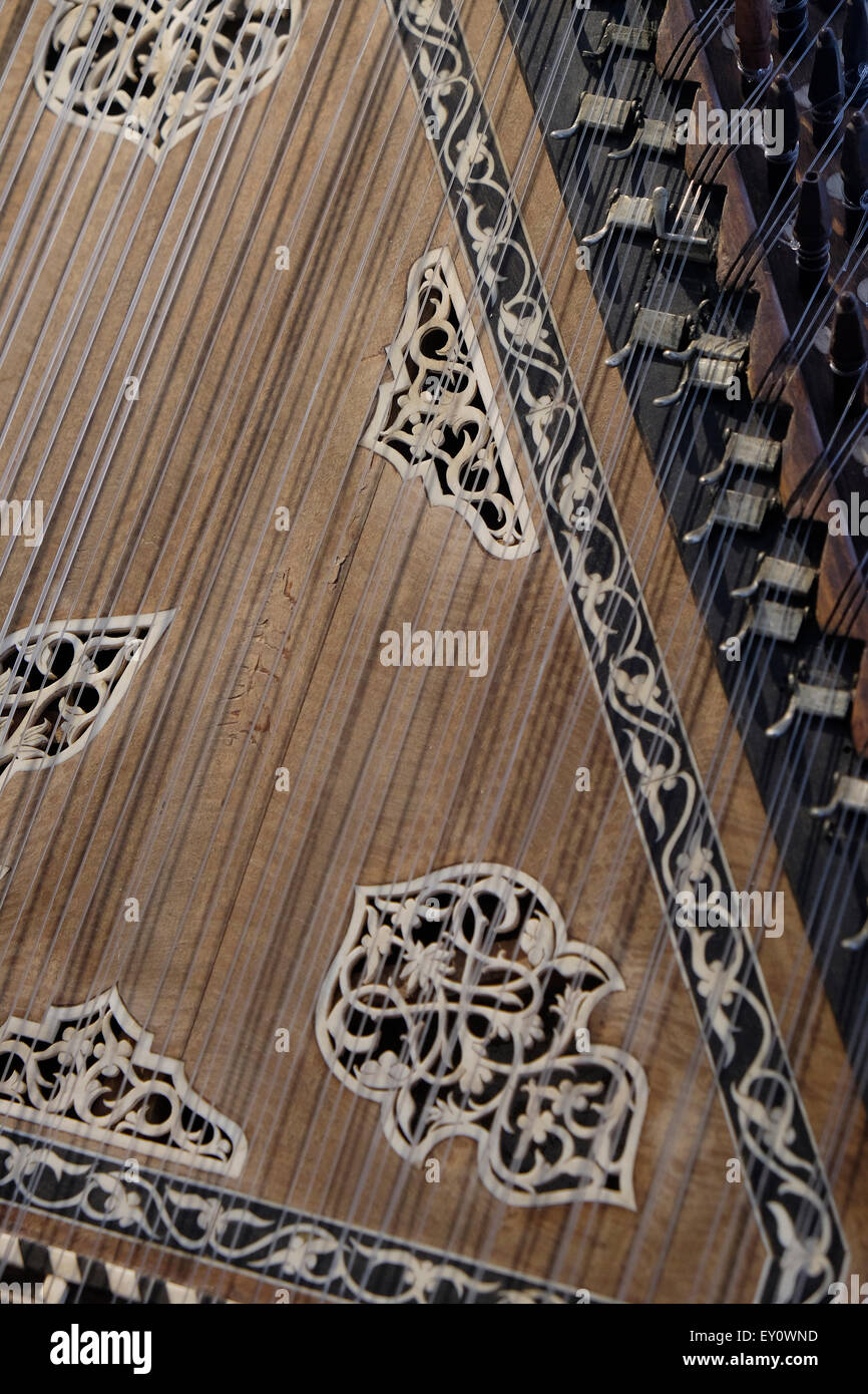 Kanun strings hi-res stock photography and images - Alamy