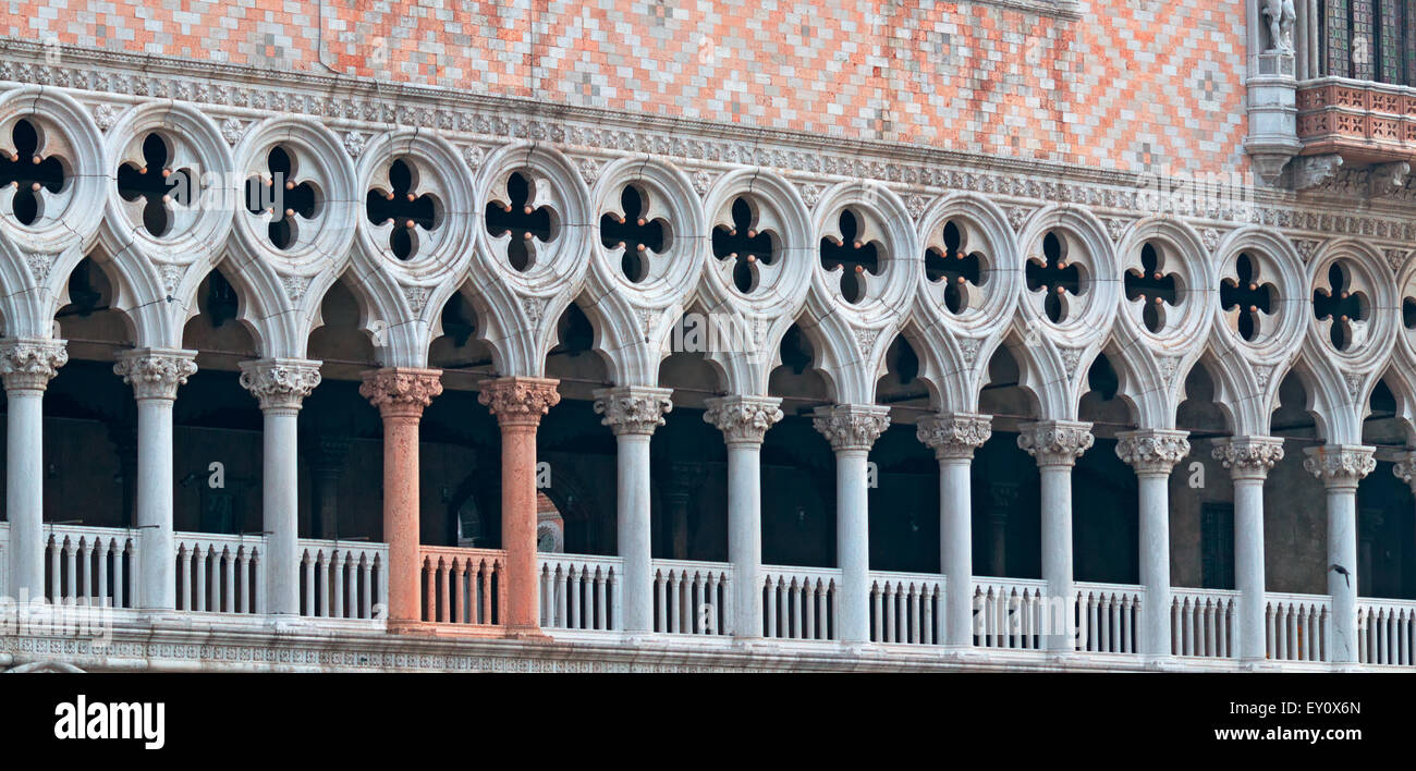 pink columns in Venice ducal Palace Stock Photo - Alamy