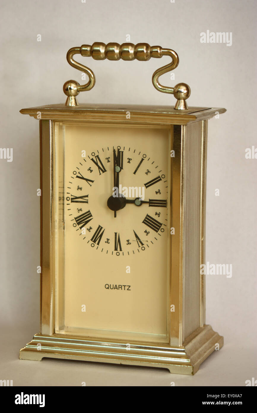 Clock face showing time three hi-res stock photography and images - Alamy