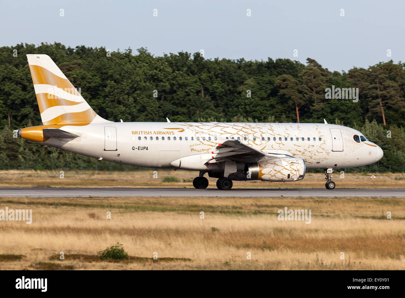 Airbus A318-321 of the British Airways ready for take off at the ...