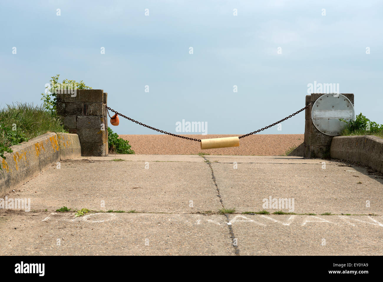 No entry sign chain hi-res stock photography and images - Alamy