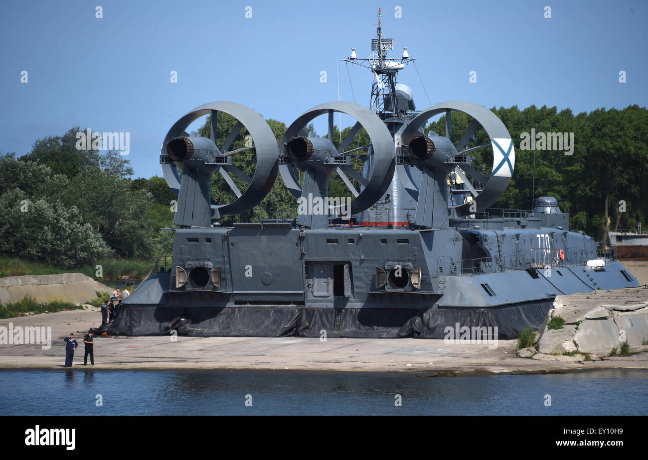 Kaliningrad, Russia. 19th July, 2015. Marines soluting at the naval ...