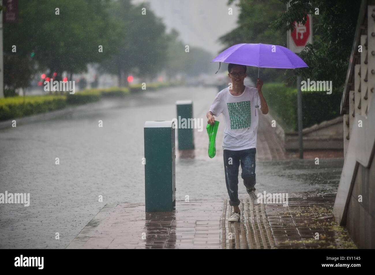 Rain alerts hi-res stock photography and images - Alamy
