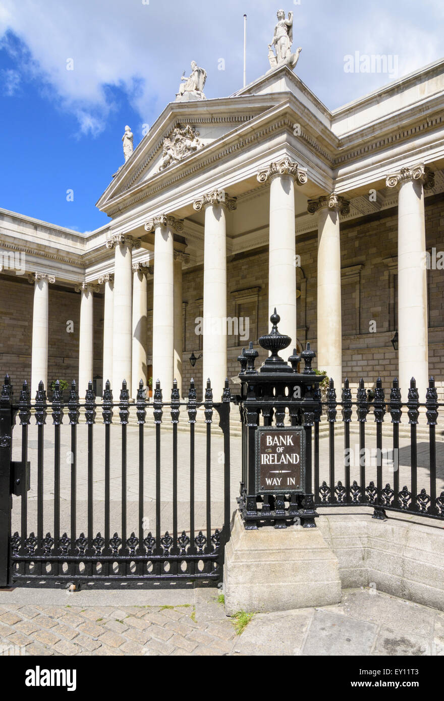 Bank of Ireland building in what was once the Irish Houses of ...