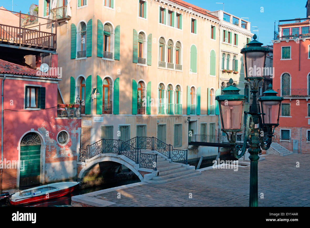 Venice picturesque corner hi-res stock photography and images - Alamy