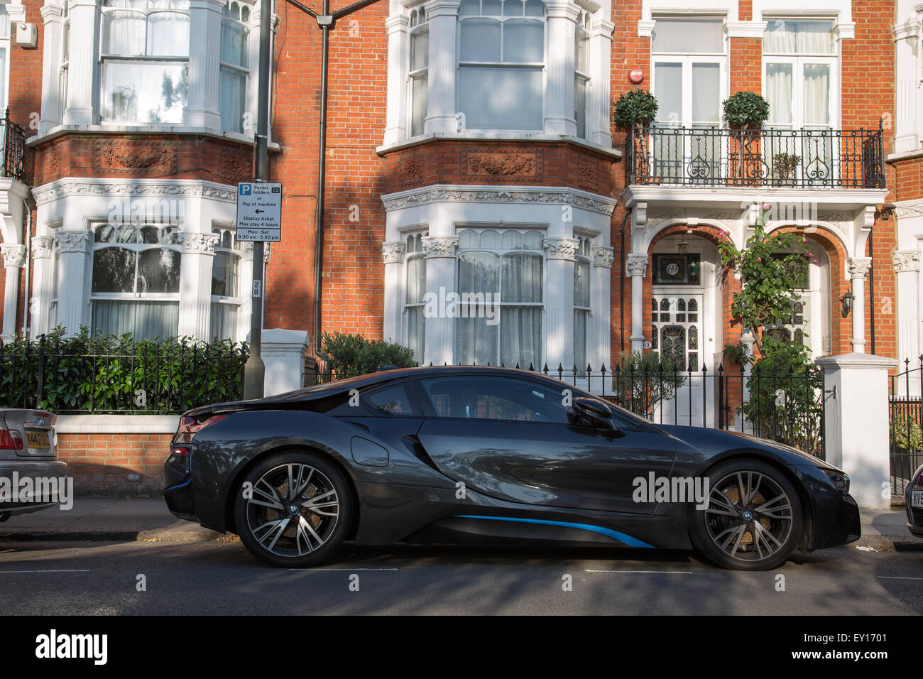 Bmw parked home hi-res stock photography and images - Alamy
