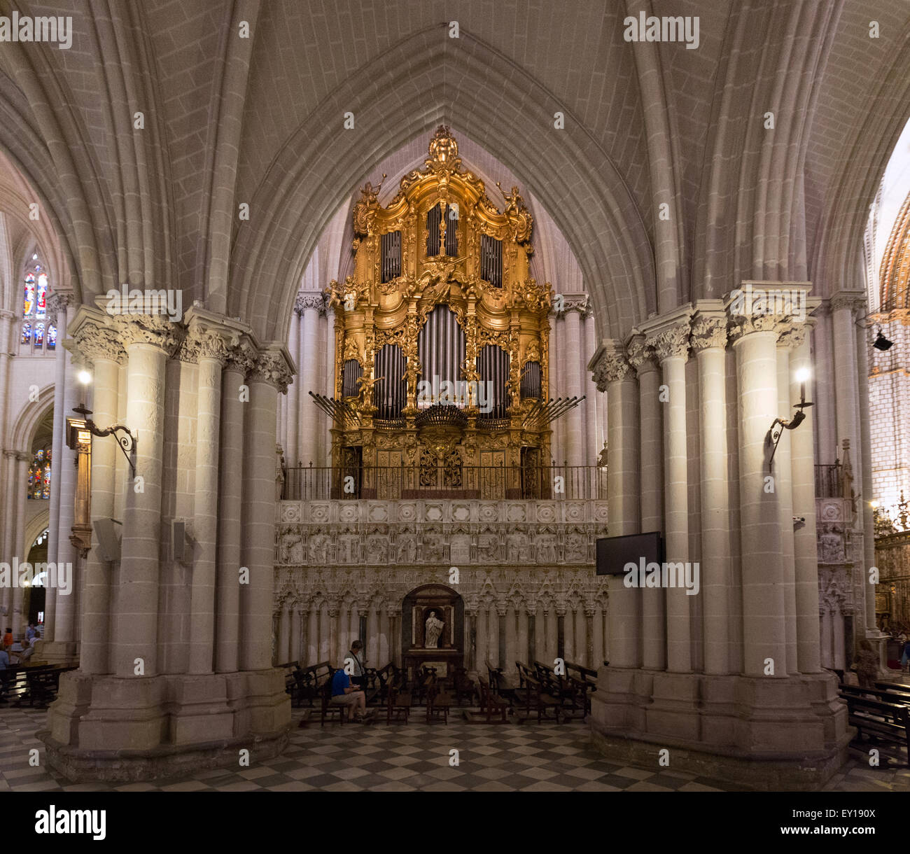 Toledo cathedral interior hi-res stock photography and images - Alamy