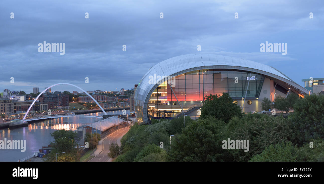 Dusk over the River Tyne in Newcastle Stock Photo - Alamy