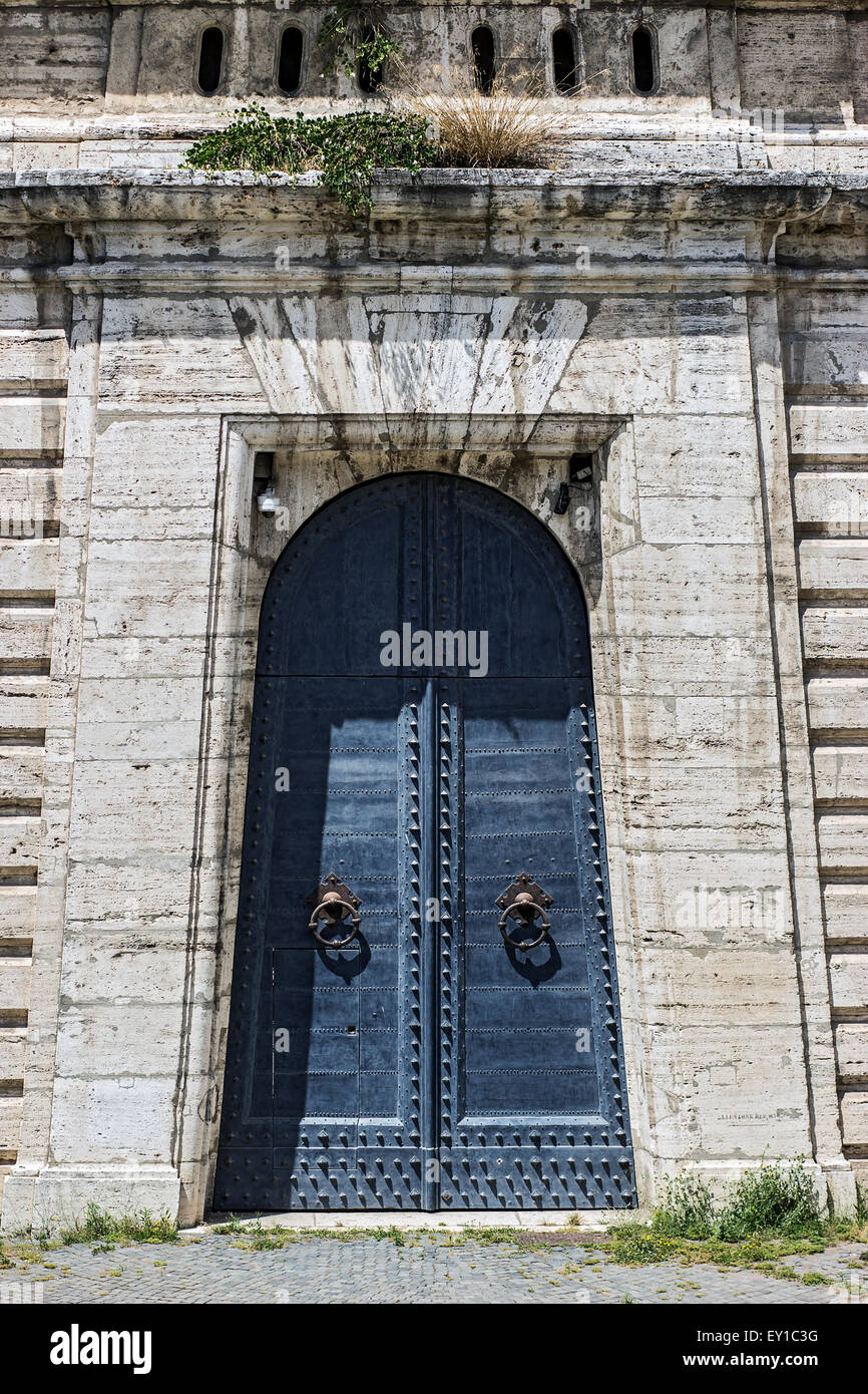 Gates at the castle - Castel Sant'Angelo, Roma, Italy Stock Photo - Alamy