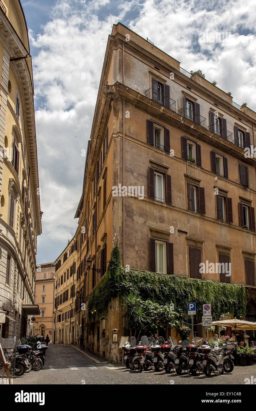 street in central Rome Stock Photo - Alamy