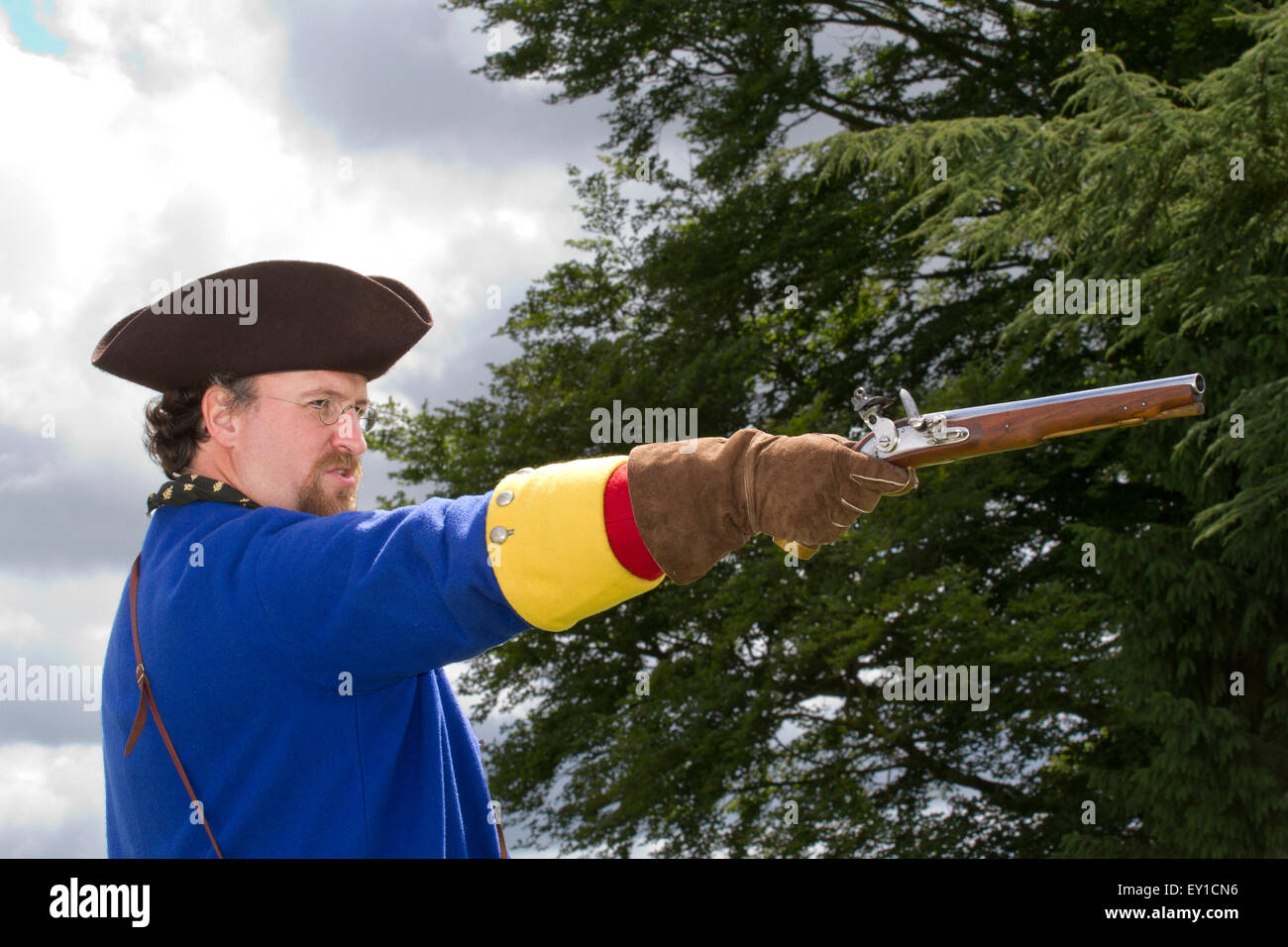 redcoat Jacobite rebellion weapon weapons gun guns firing tricorn hats ...