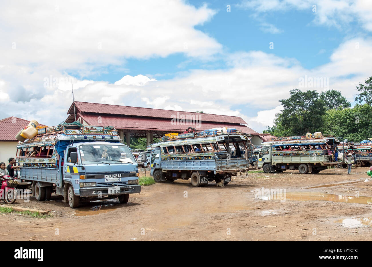 Bus in mud hi-res stock photography and images - Alamy