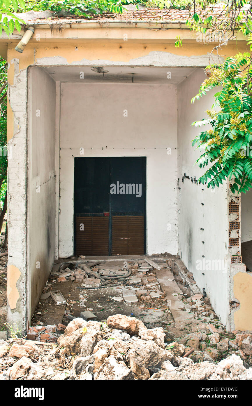 Knocked down building hi-res stock photography and images - Alamy