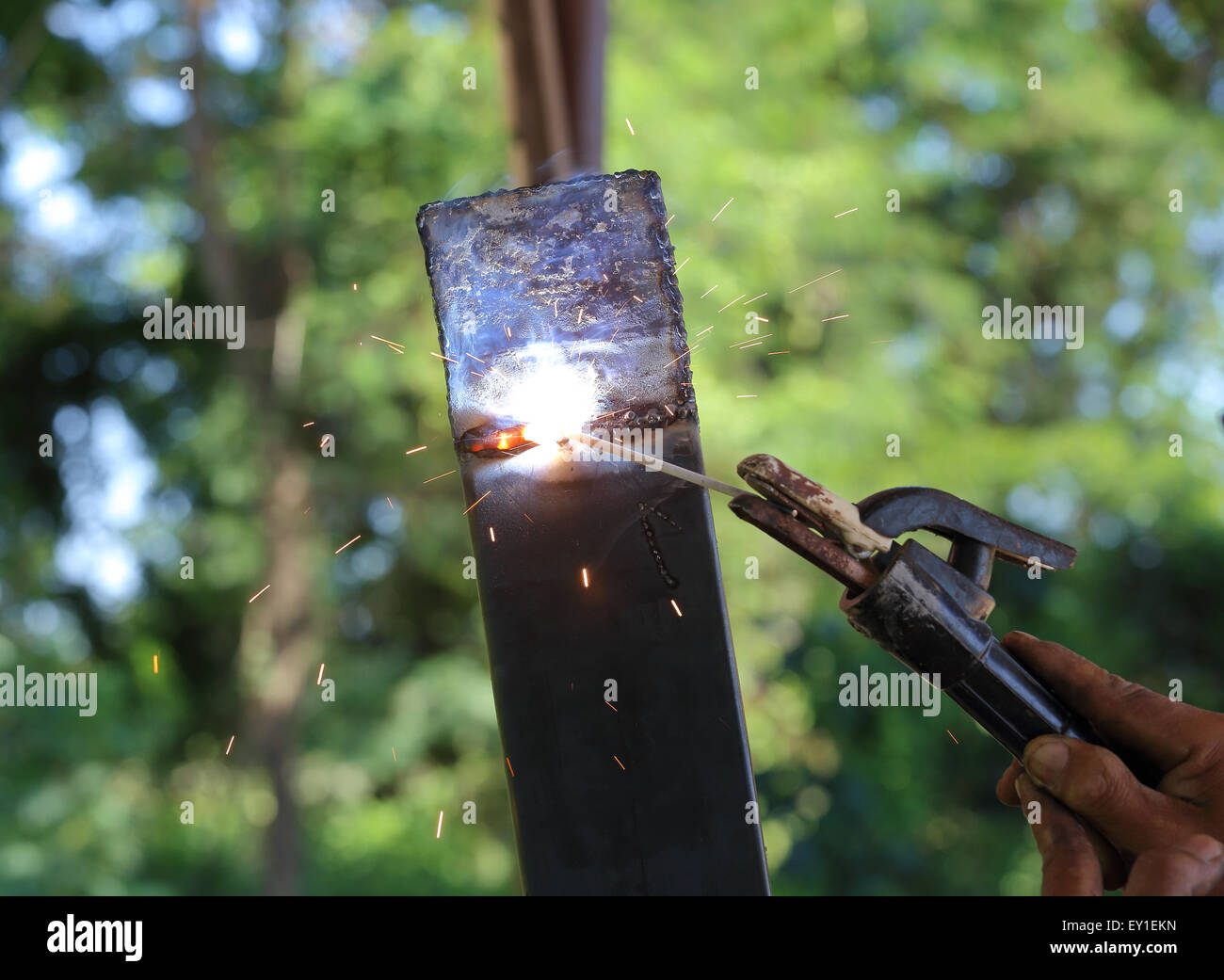 Hand welding hi-res stock photography and images - Alamy