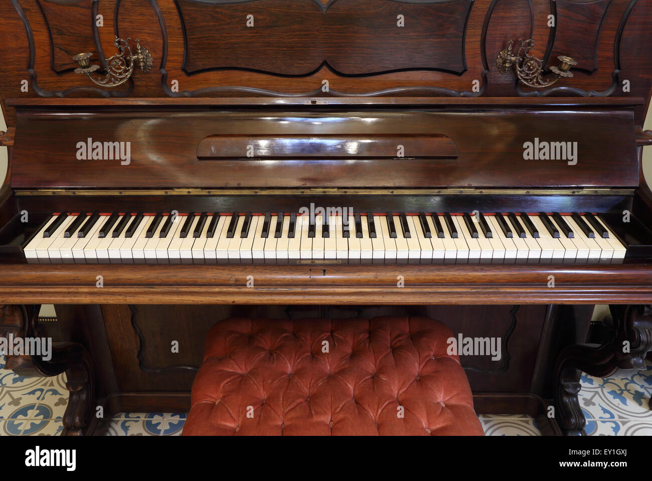 the old classic wood piano (vintage style Stock Photo - Alamy