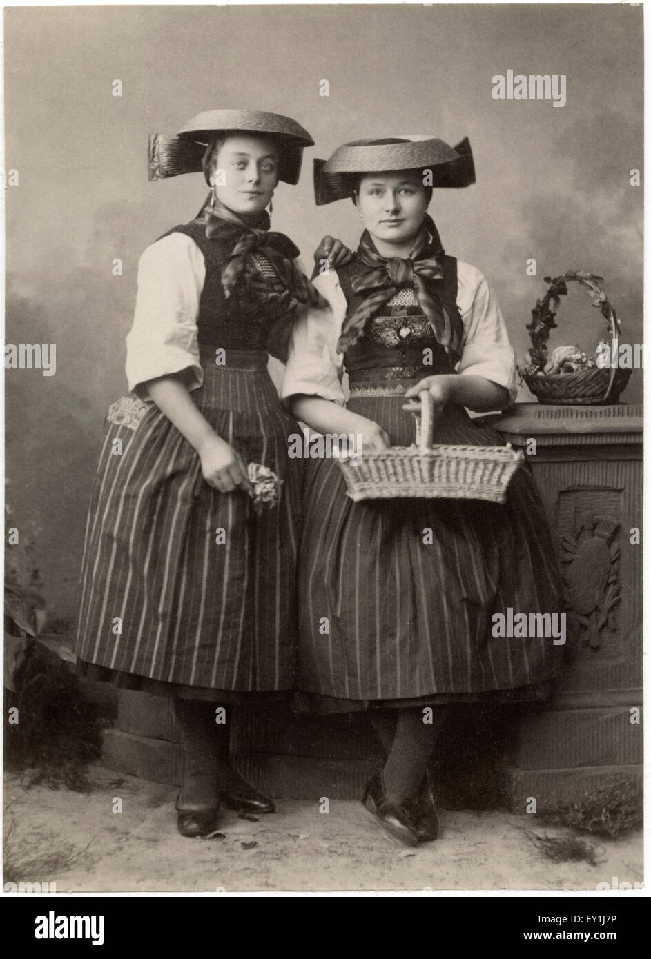 Vintage italian white dress hi-res stock photography and images - Alamy