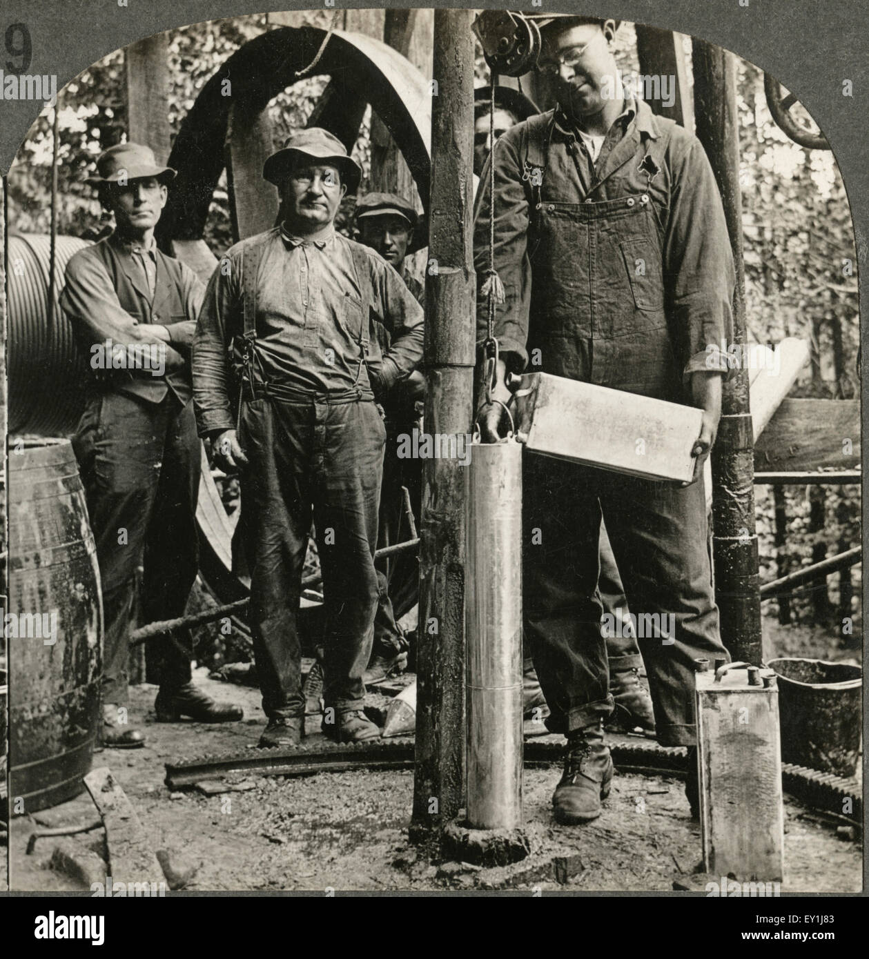 Shooting well hi-res stock photography and images - Alamy