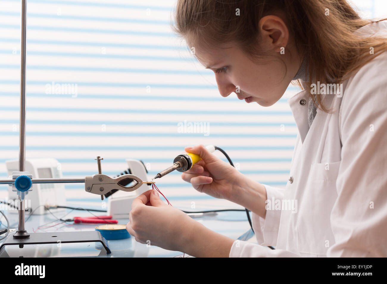 Electronics lab hi-res stock photography and images - Alamy
