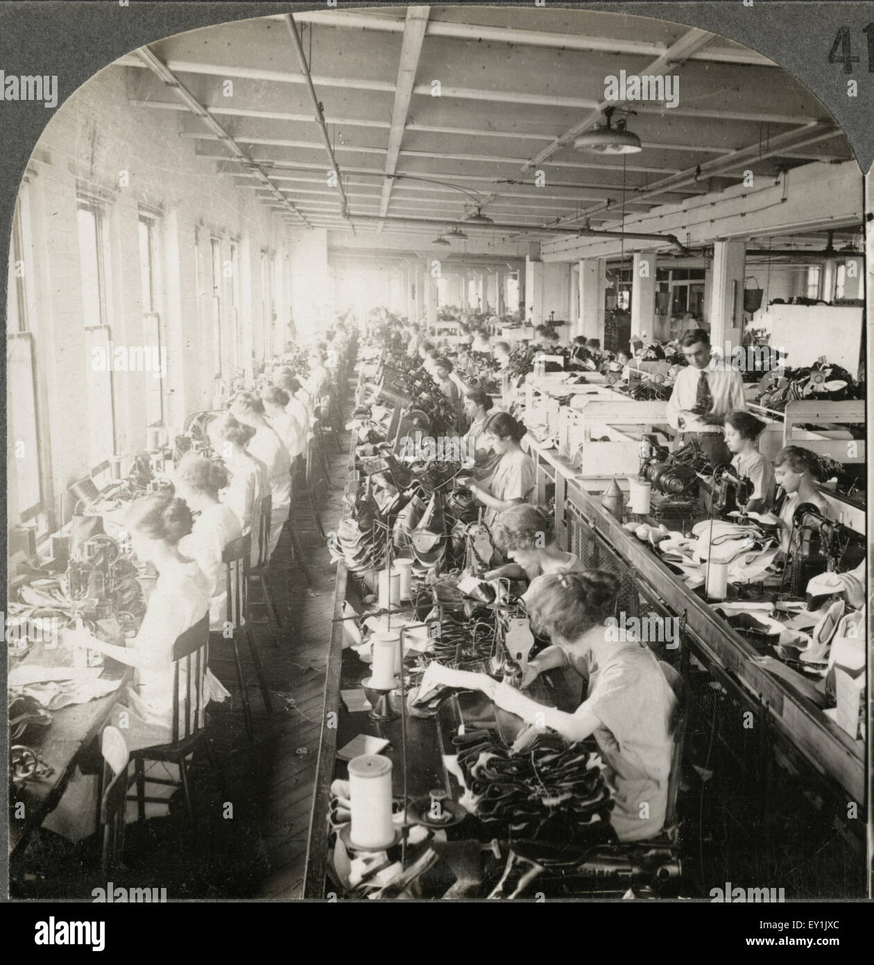 New sewing machines hi-res stock photography and images - Alamy