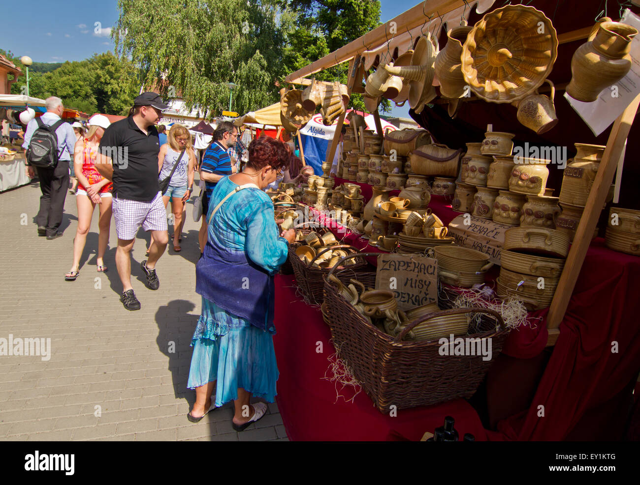 Outdoor handcraft market Stock Photo - Alamy