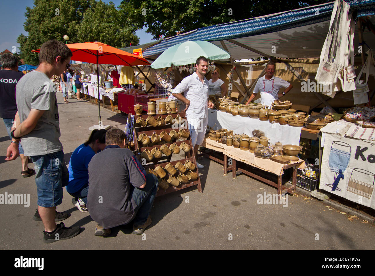 Outdoor handcraft market Stock Photo - Alamy