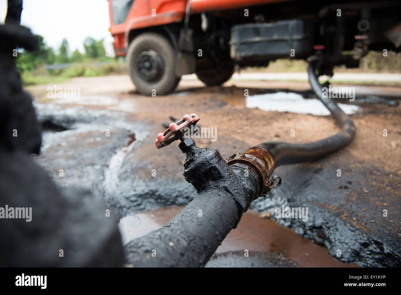 Crude oil pumping site hi-res stock photography and images - Alamy