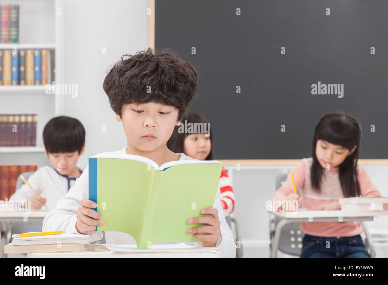 Asian book boys chinese classroom hi-res stock photography and images ...
