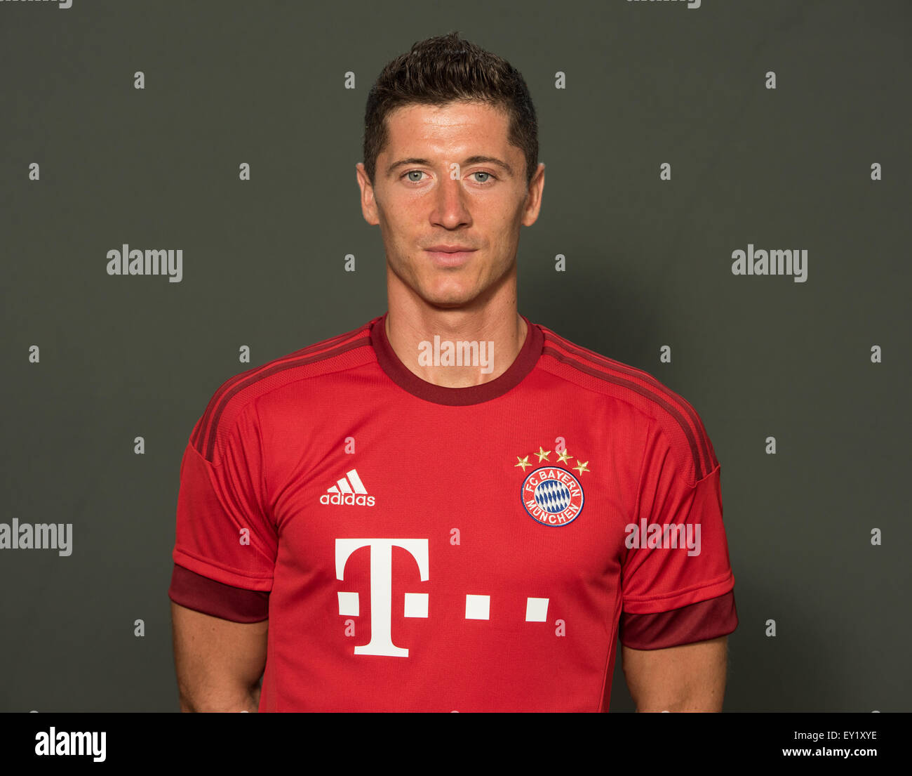 Robert lewandowski bayern photocall hi-res stock photography and images ...