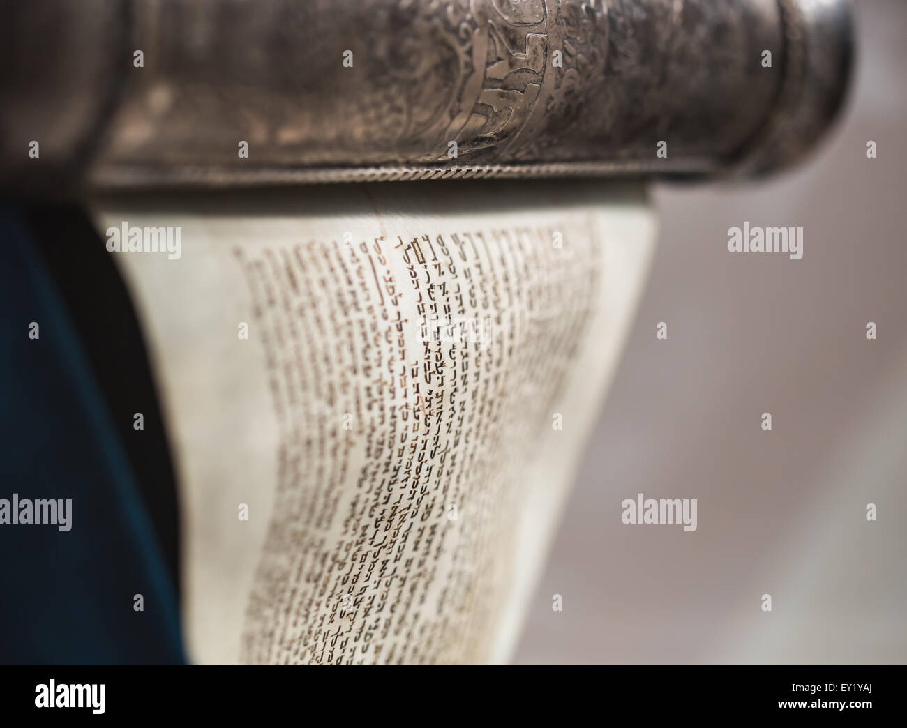 Ancient torah jewish scroll hi-res stock photography and images - Alamy