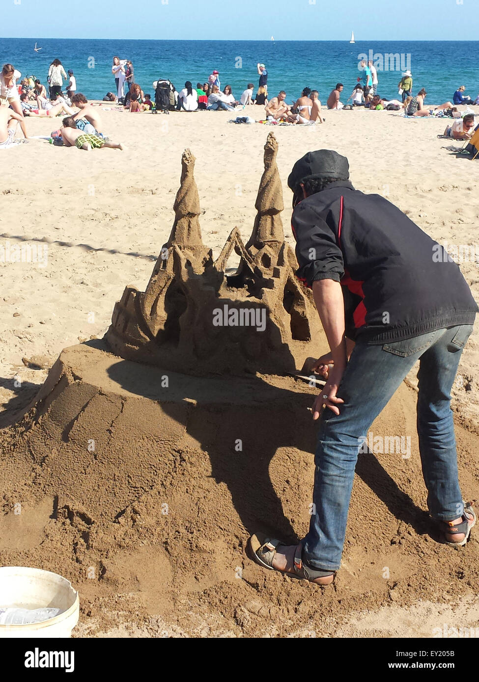Builds sand castle hi-res stock photography and images - Alamy