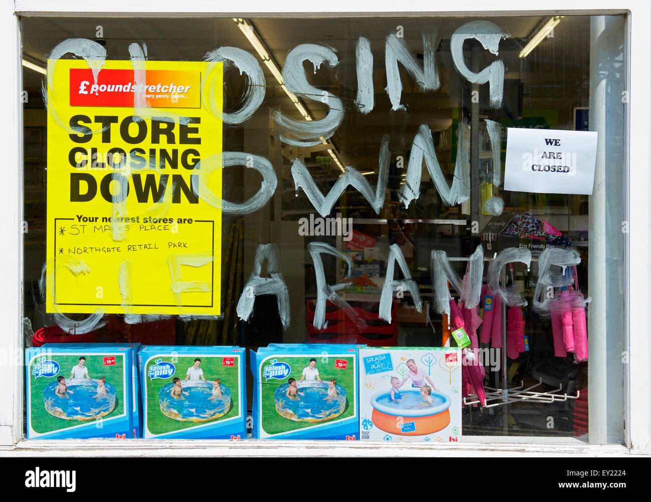 Closing down sign hi-res stock photography and images - Alamy