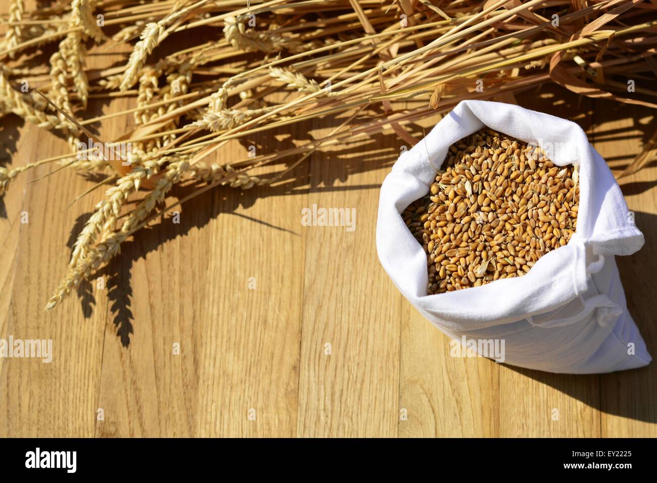 Bundle of wheat Stock Photo - Alamy