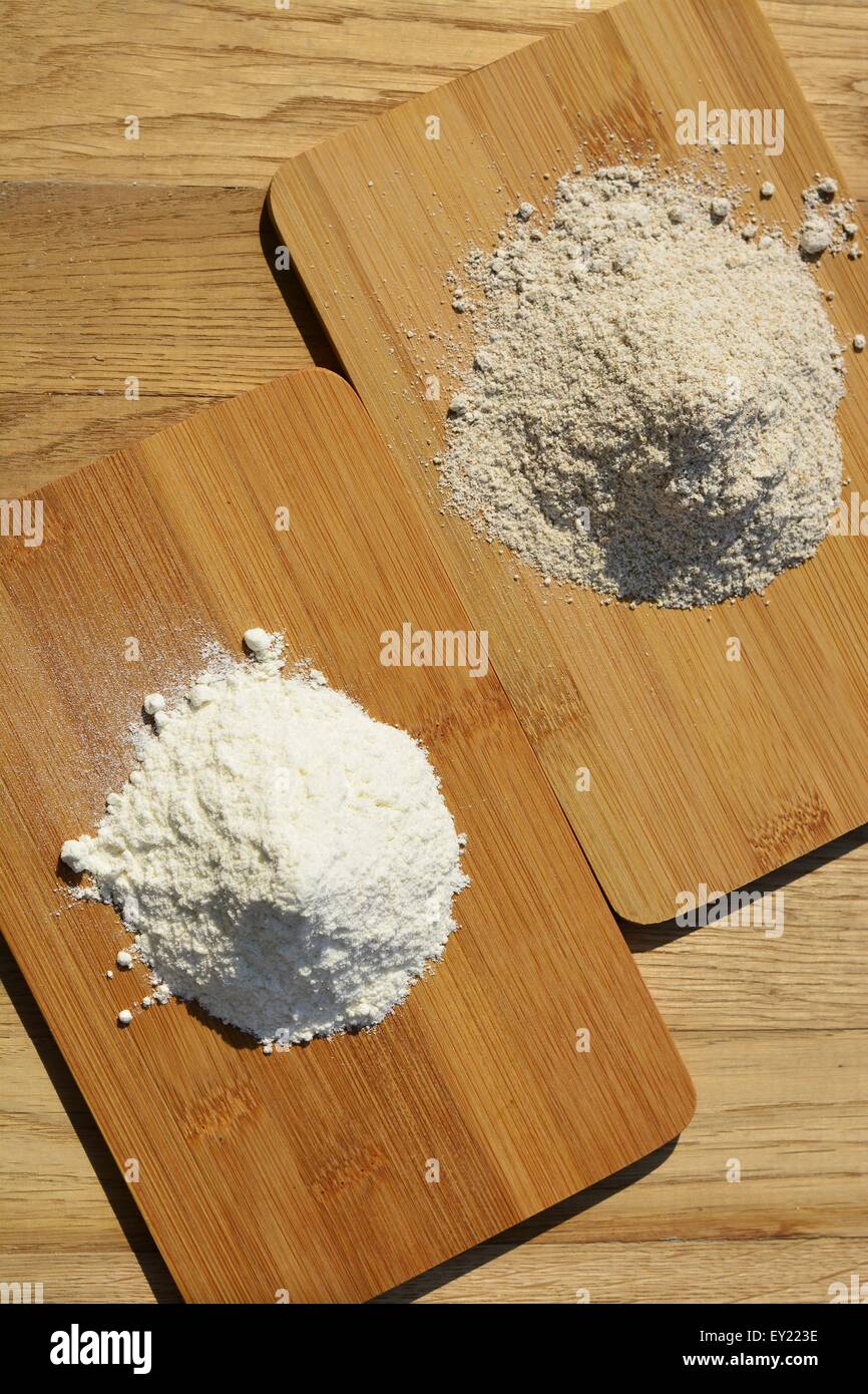 Flour and wheat Stock Photo - Alamy
