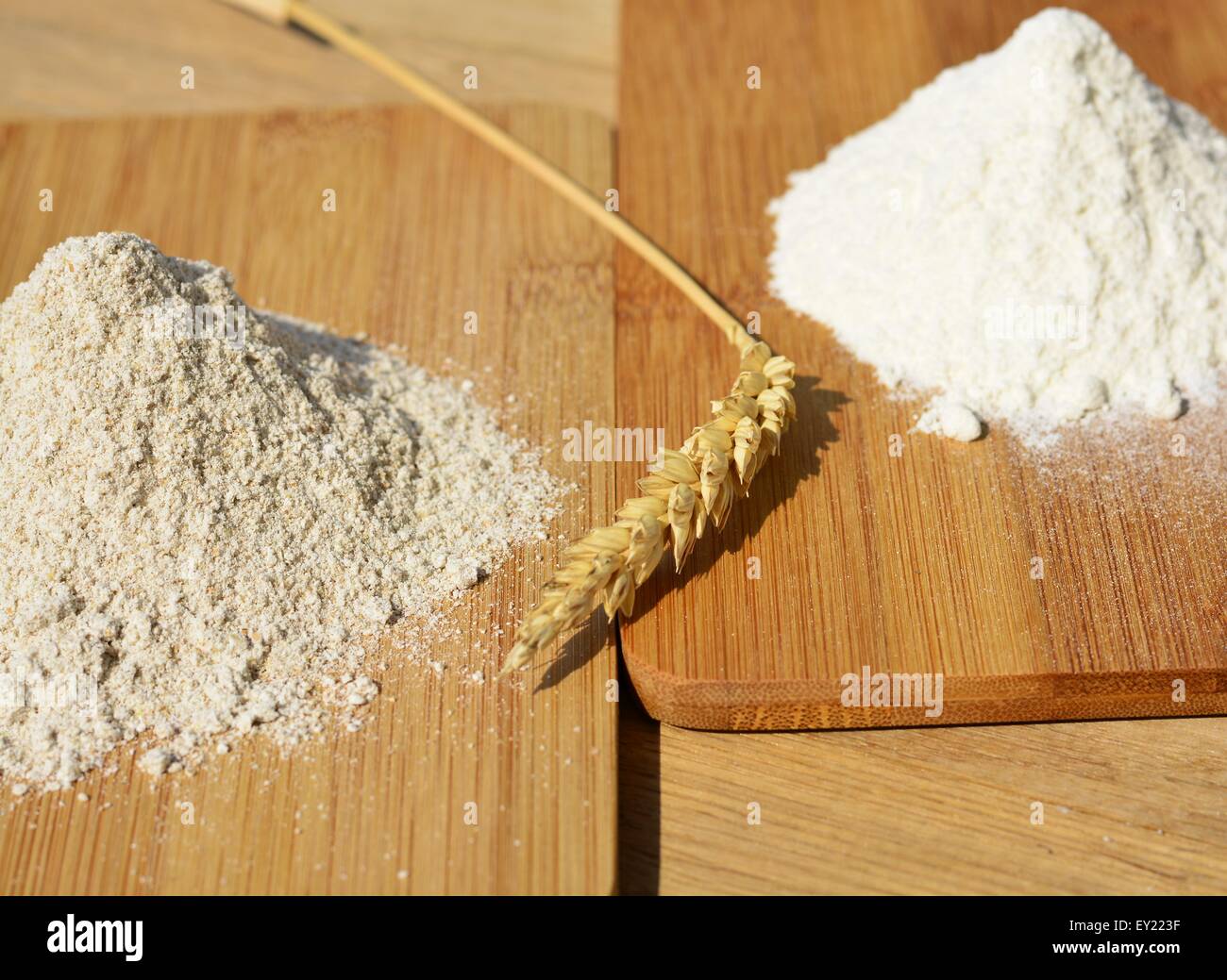 Flour and wheat Stock Photo - Alamy