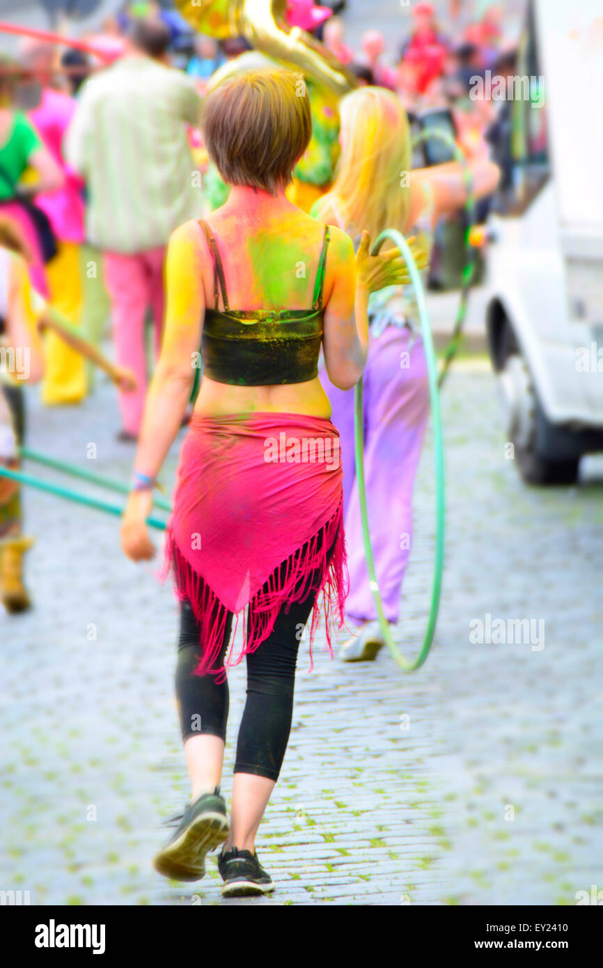 Street performer with Hula Hoops on Edinburgh Festival parade Stock ...