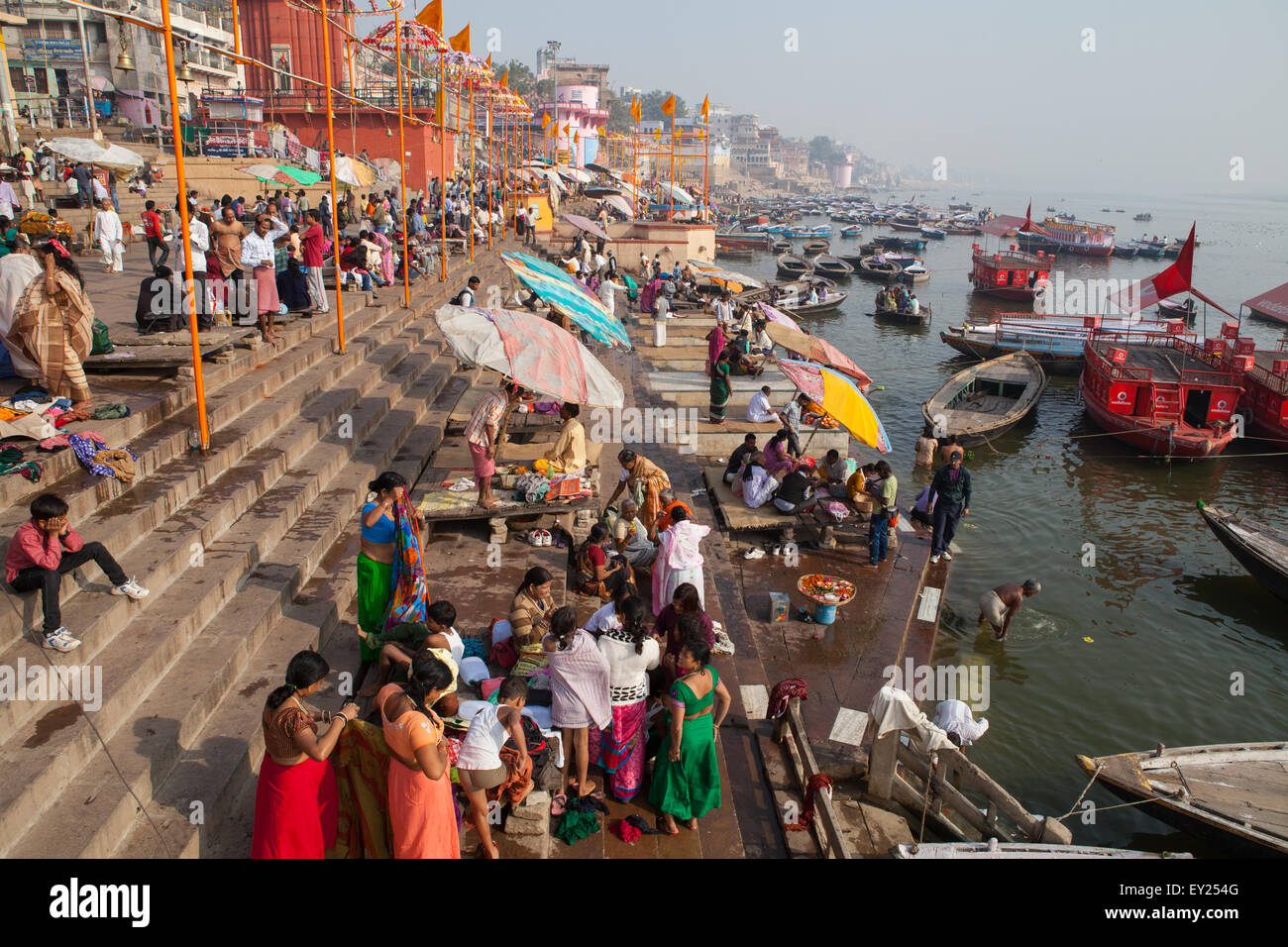 Pilgrims bathing on the ghats beside the Ganges at Varanasi Stock Photo ...